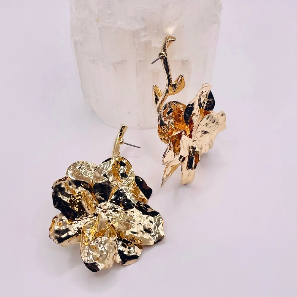 Zara | Jewelry | Zara Gold Textured Flower Earrings | Poshmark